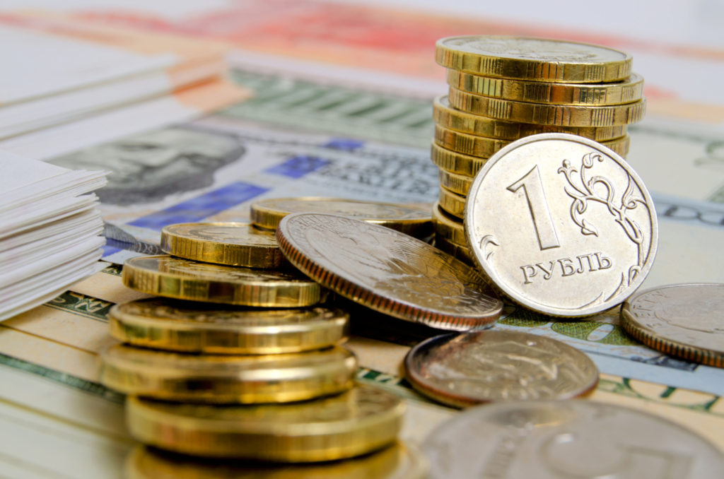 The analyst said how long the superiority of the ruble will last
